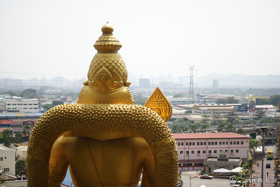We stroll you scroll - Batu caves - Les voyages de Seth et Lise